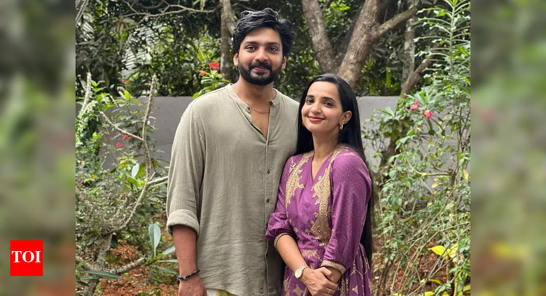 Malavika Krishnadas and Thejus Jyothi of Nayika Nayakan fame to get ...