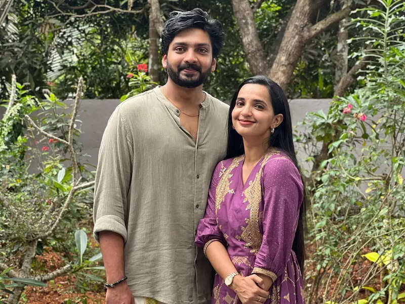Malavika Krishnadas and Thejus Jyothi of Nayika Nayakan fame to get ...