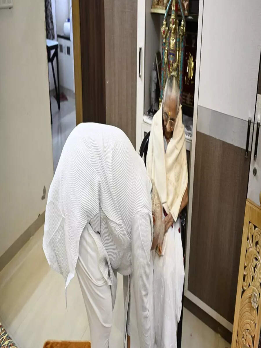 PM Narendra Modi and Heeraben Modi- the heart-warming connection ...