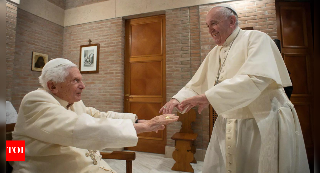 Benedict: Former pope Benedict 'very sick', Pope Francis calls for ...