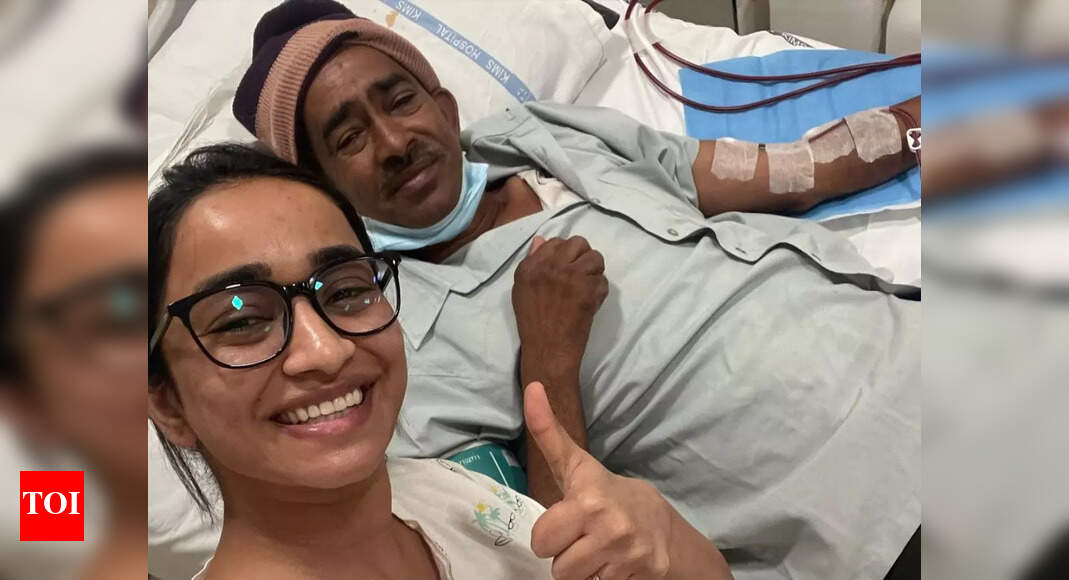 Anchor Vindhya Vishaka shares an emotional note on her father's health ...