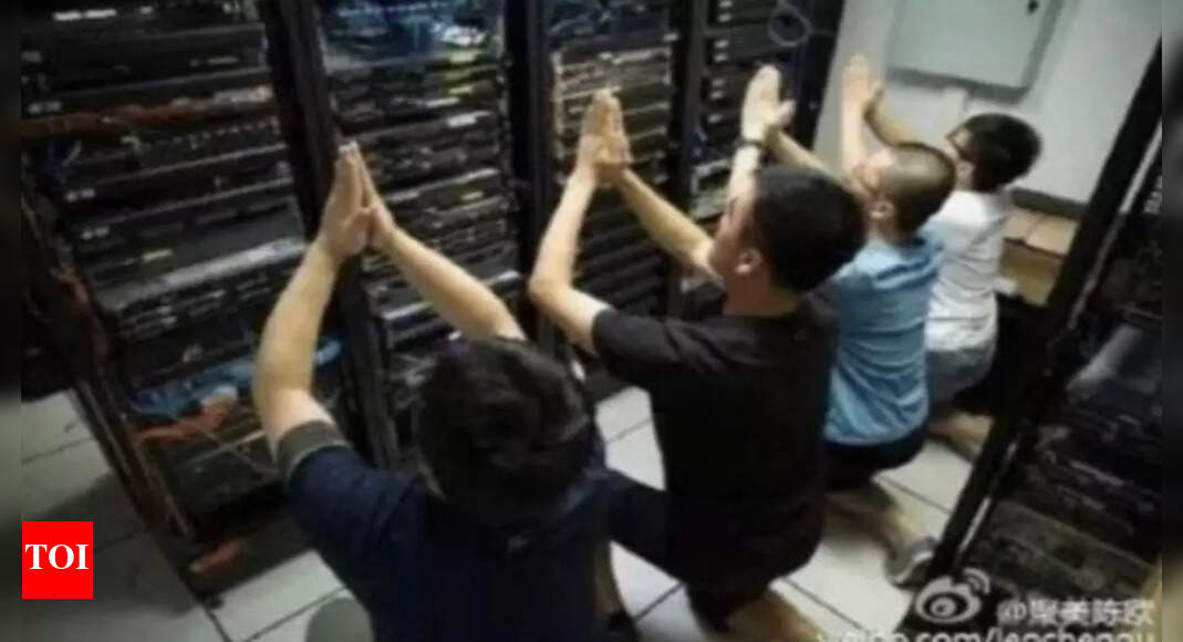 ‘Funny, people are tweeting about Twitter being down’: Twitter outage ...