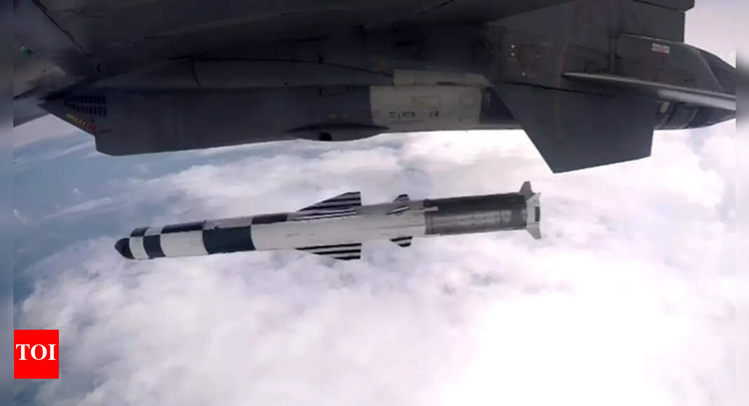 IAF successfully tests extended range version of BrahMos missile from ...