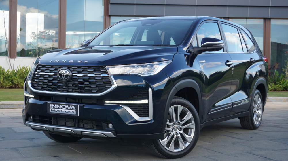 In pictures: Toyota Innova Hycross variant wise features explained ...