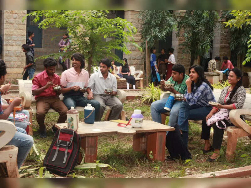 Padavi Poorva celebrates tenderness of the 90s, says Ravi Shamanur ...