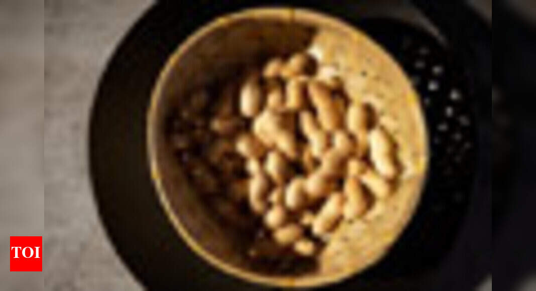 The goodness of a handful of peanuts - Times of India
