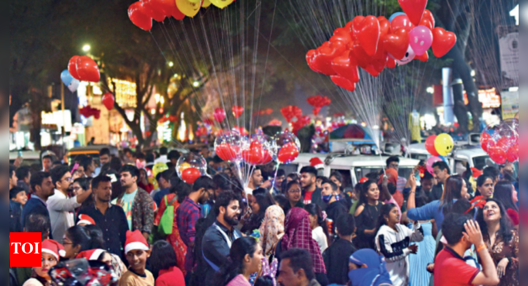 On New Year's Eve, MG Road, FC Road no-vehicle zone from 7pm in Pune ...