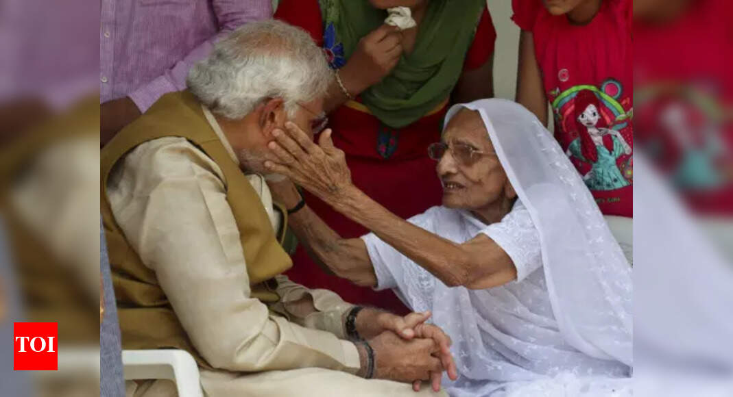 PM Modi's mother Heeraben passes away; tributes pour in | India News ...