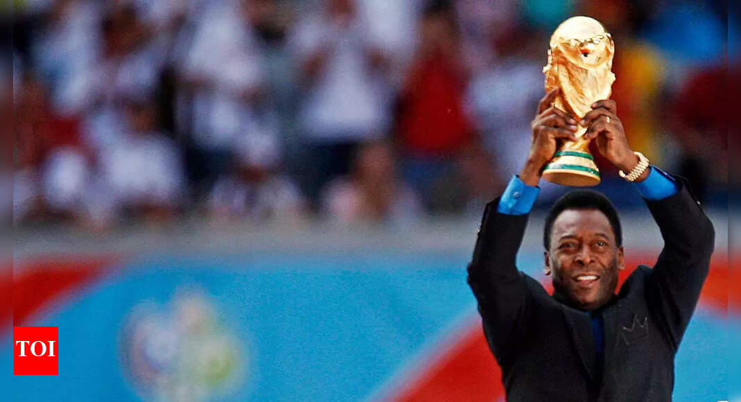 Pele bids final adieu: The world bows in tribute | Football News ...