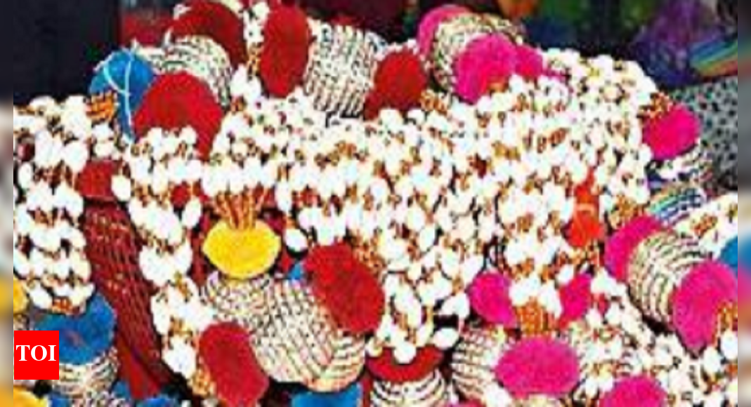 Haveri: No Cardamom Garland Honour For Chief Guests At Haveri Lit Fest ...