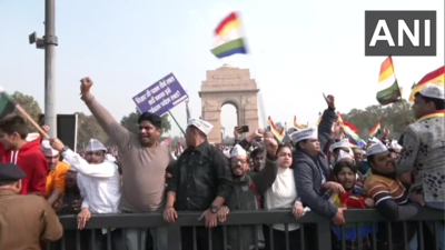 Jains protest at India Gate in Delhi against Jharkhand govt's decision ...