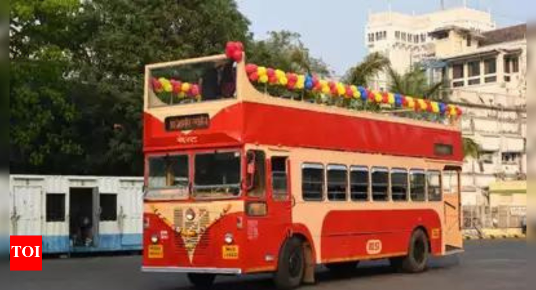 1,500 citizens ring in New Year in BEST's open deck double deckers in Mumbai | Mumbai News ...