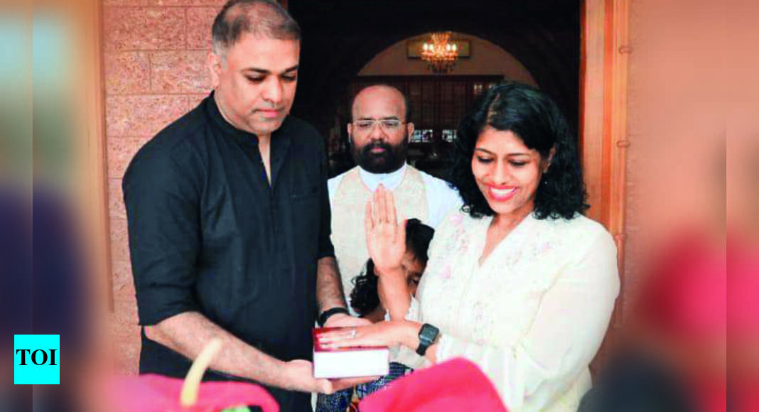 US county judge takes oath from hubby's Kerala home - Times of India