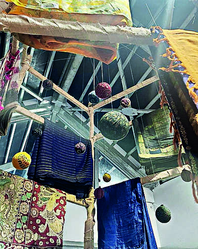 Sari: Sari Art Invokes ‘motherly Embrace’ | Kochi News - Times of India