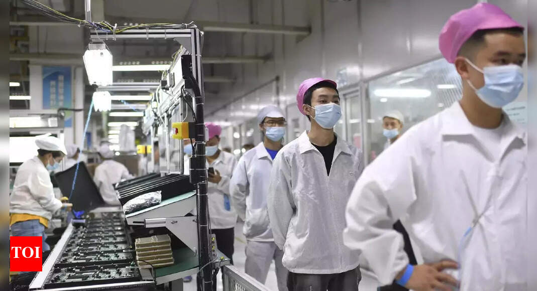 China December factory activity extends declines on Covid surge: Report ...