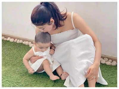 Pranitha Subhash twins with daughter Arna | Kannada Movie News - Times ...