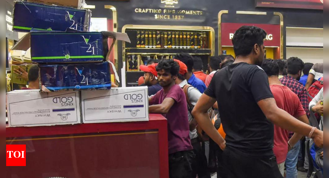 Interim bail granted to five accused in Delhi excise policy case ... Interim bail granted to five accused in Delhi excise policy case ...