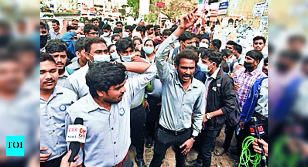 Hyderabad Metro: Metro Staff Protest For Pay Hike Triggers Traffic ...