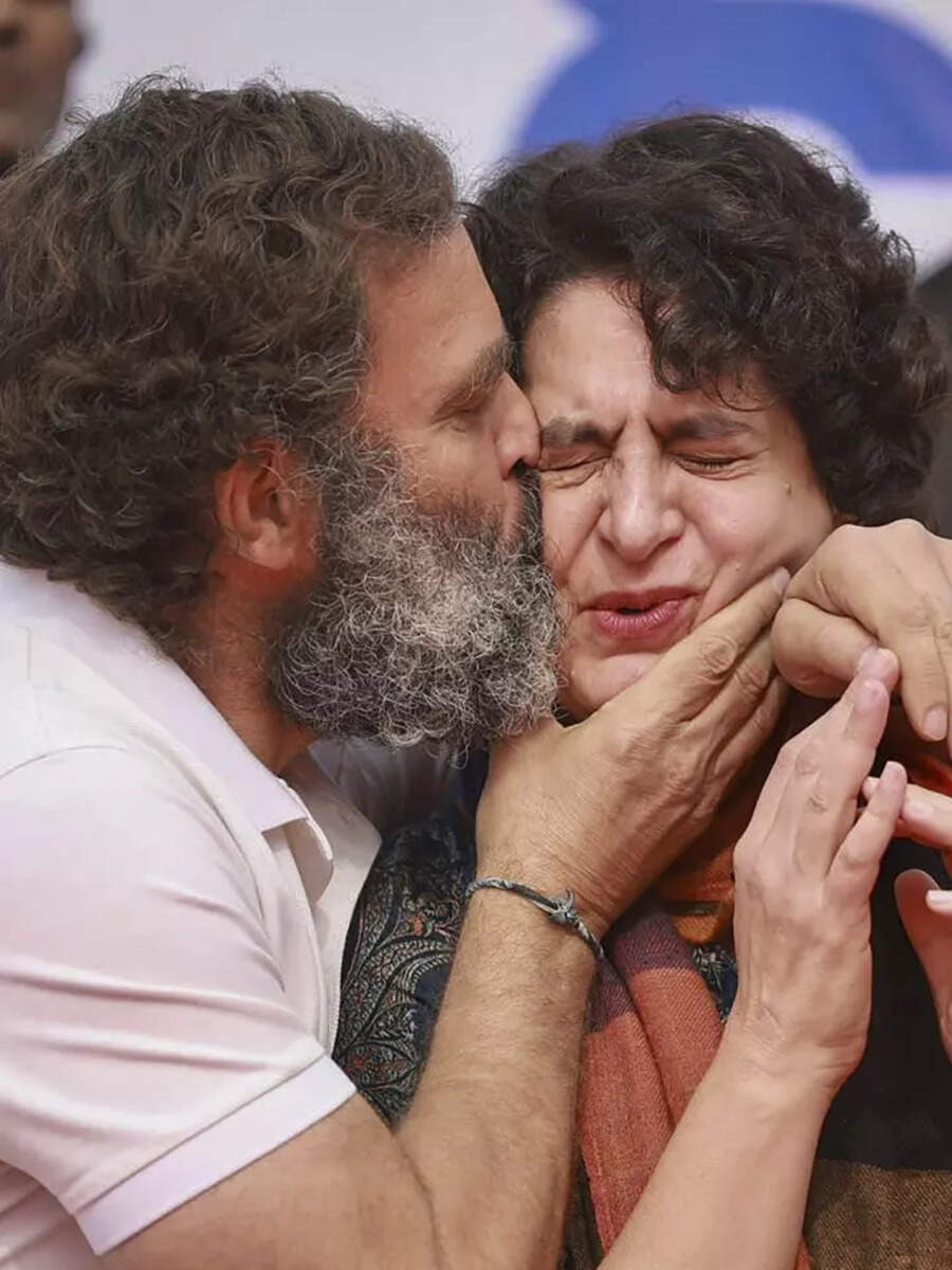Rahul Gandhi, Priyanka sibling love during Bharat Jodo Yatra | Times of India