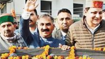 Day before session, CM Sukhvinder Singh Sukhu gets warm welcome in ...