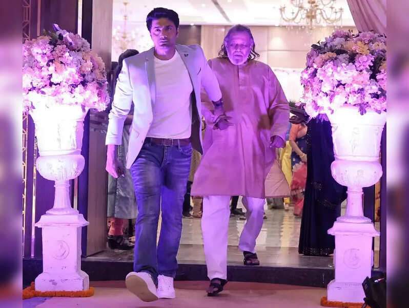 It’s celebration time for Dev after ‘Projapoti’s overwhelming box ...