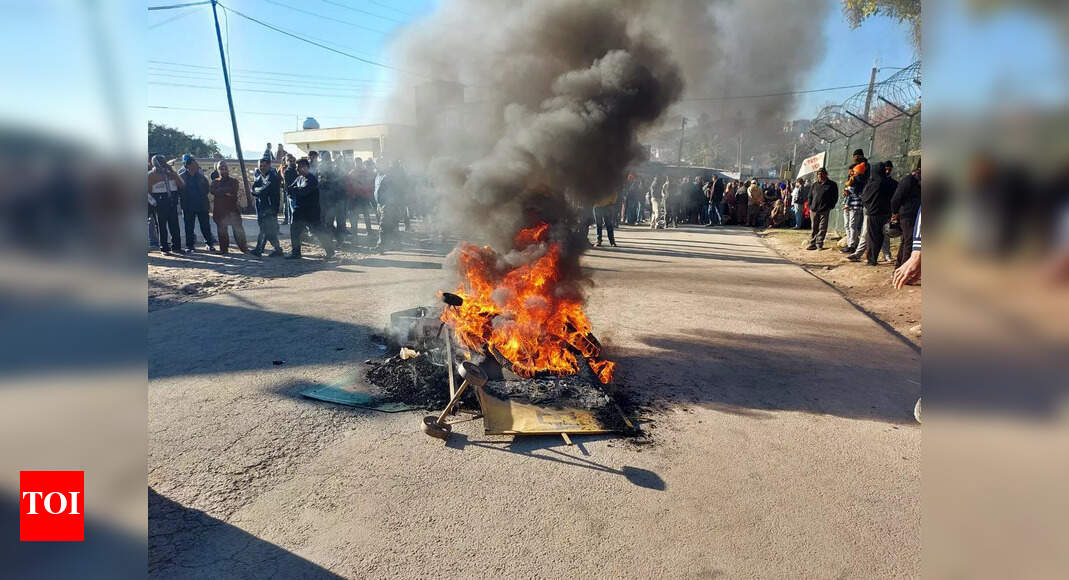 J&K sees bandh, protests over terror strikes | India News - Times of India