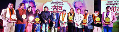 Neeraj: Eloquent Verses Of Hindi Poets Pen Apt Tribute To Lyricist ...