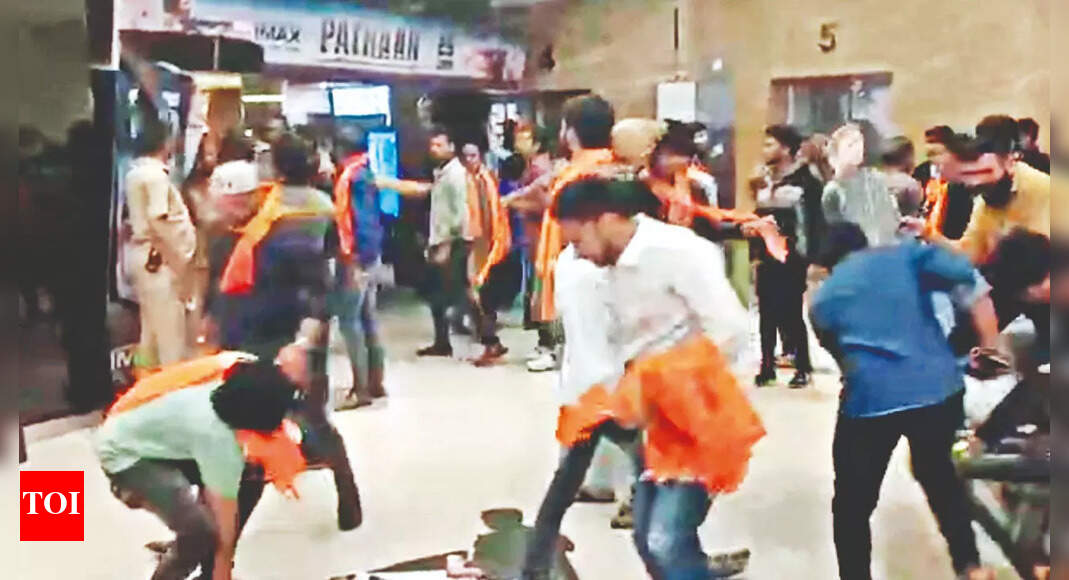 Bajrang Dal: Bajrang Dal Members Tear Down ‘pathaan’ Posters At ...