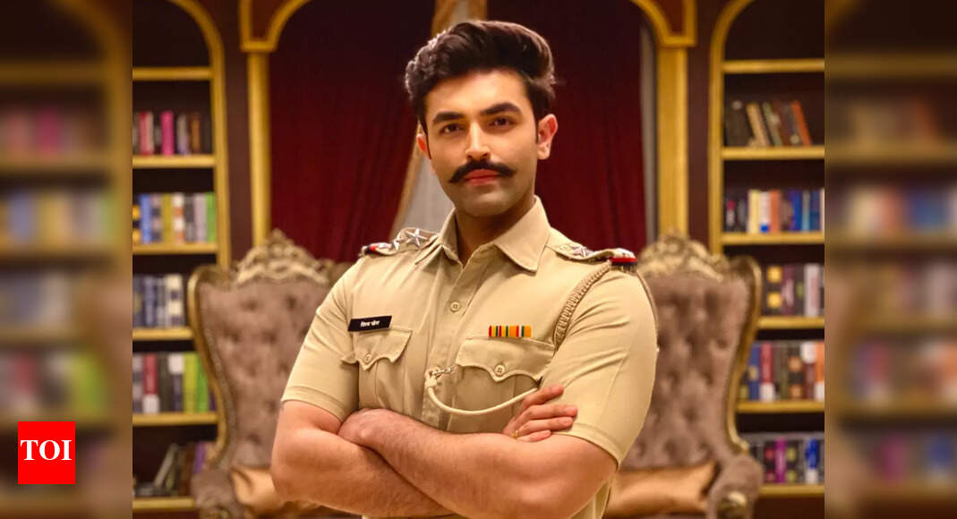 Actor Akash Jagga turns cop for his show Dharam Patnii - Times of India