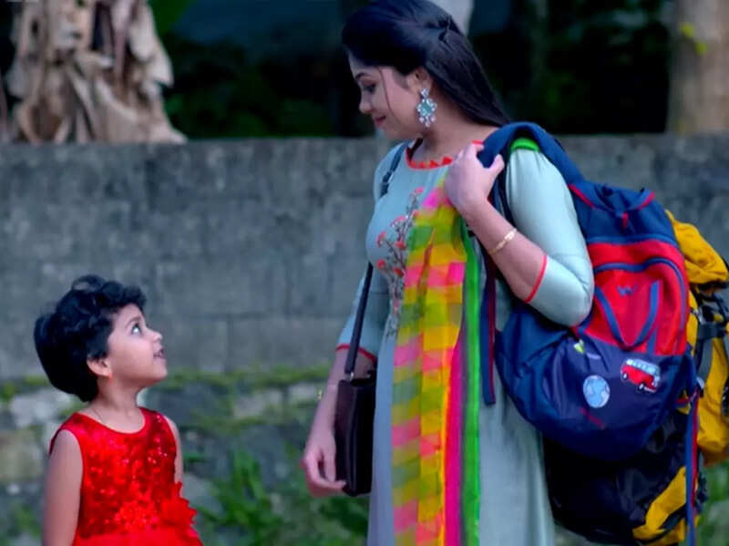 Thumbapoo: Veena brings Achu to Rameshan's house - Times of India