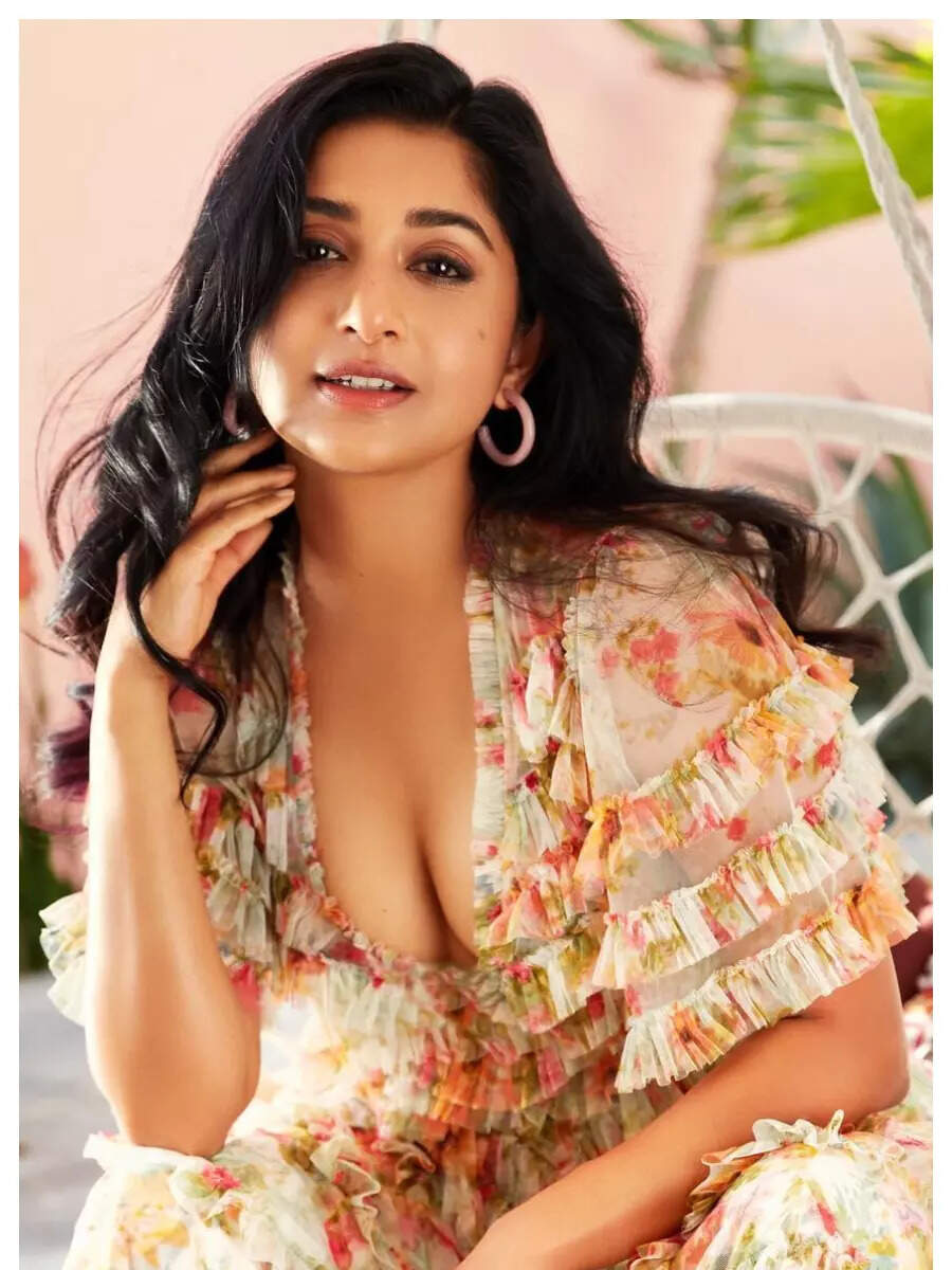 Meera Jasmine looks fabulous in these pics | Times of India