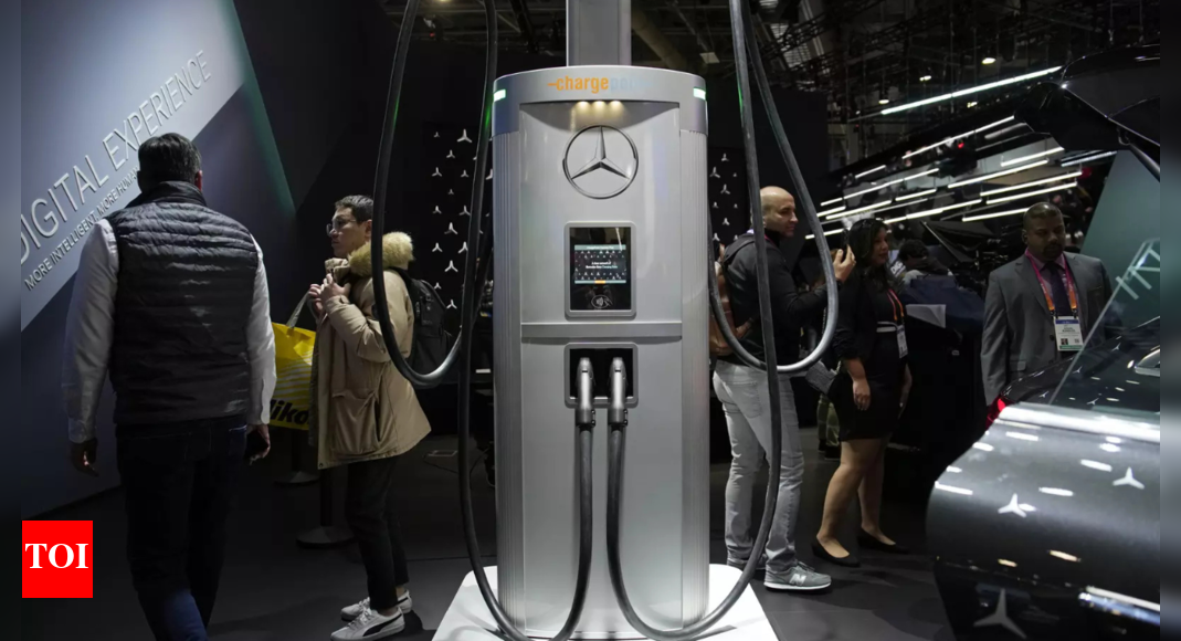 Mercedes-Benz, ChargePoint partner to install fast EV chargers in US ...