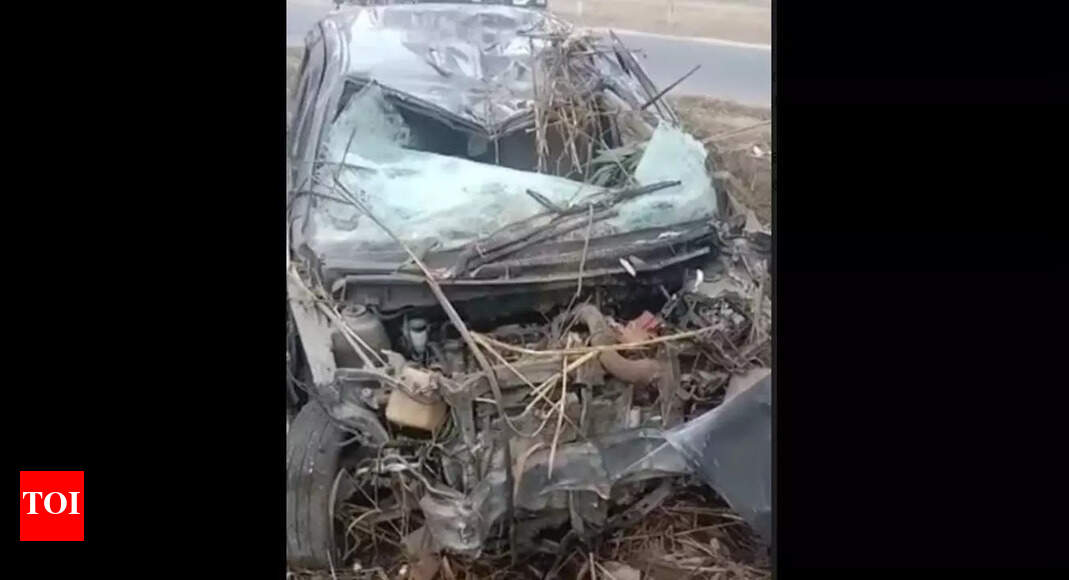 Three migrant workers killed in road accident in Punjab's Bhullar | Amritsar News - Times of India