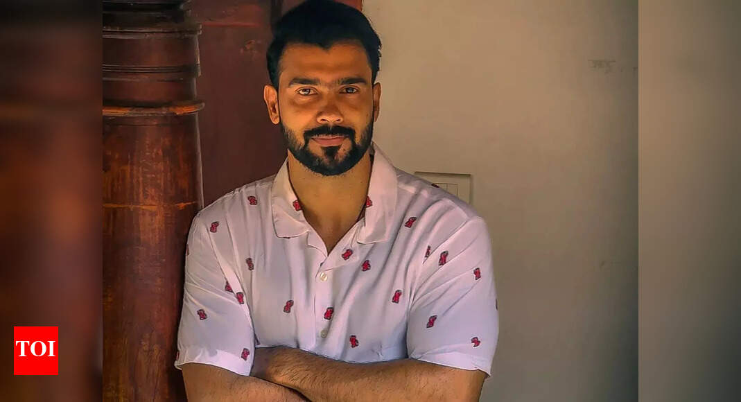 Vivek Gopan to play an adovate in 'Thoovalsparsham' - Times of India