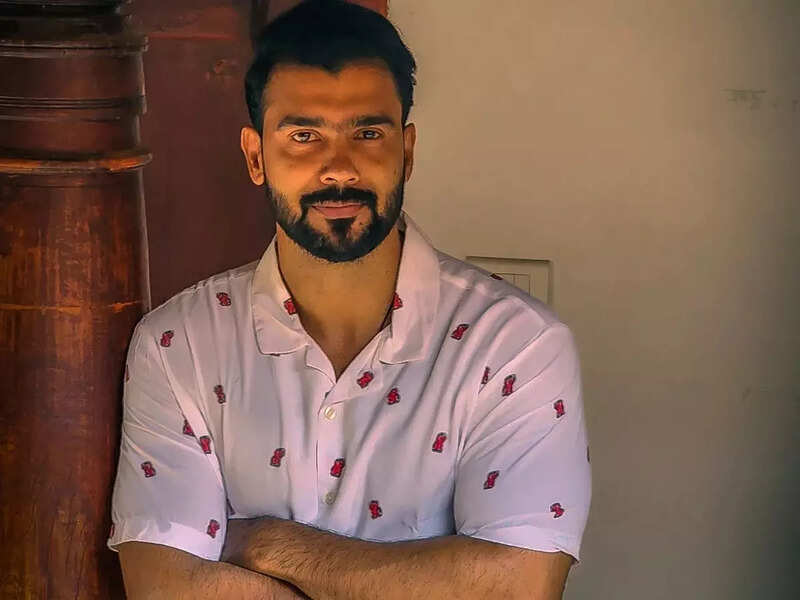 Vivek Gopan to play an adovate in 'Thoovalsparsham' - Times of India