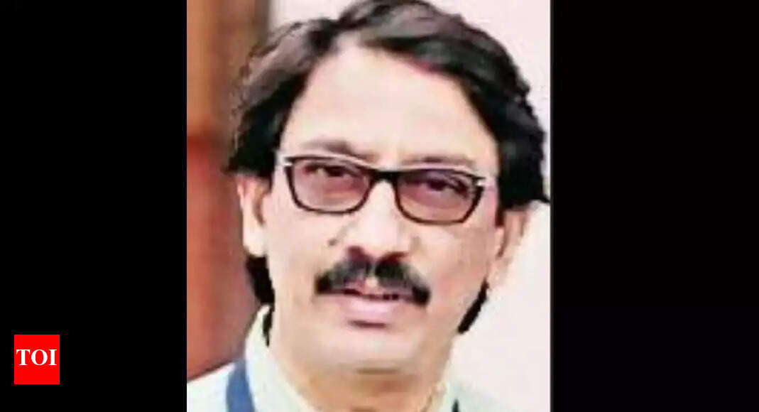 Kerala home secretary V Venu, wife, son injured in road accident ...