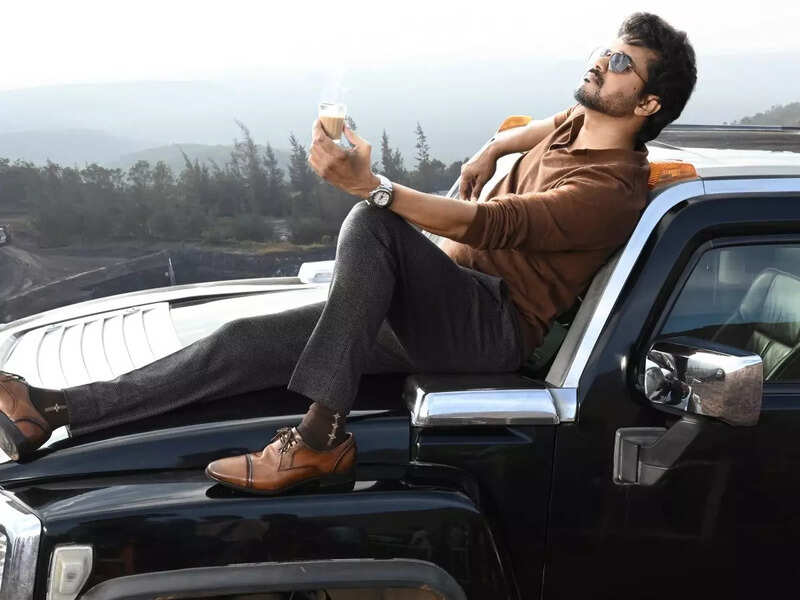 'Varisu' first review out; Vijay's acting receives appreciation | Tamil ...