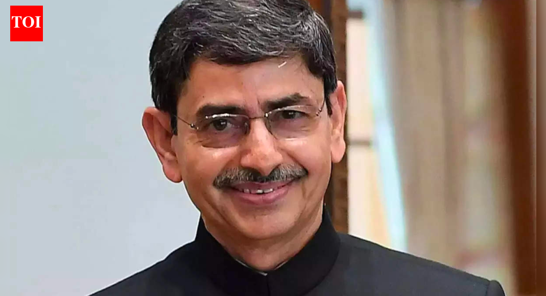 Tamil Nadu Governor RN Ravi walks out of Assembly after differences ...