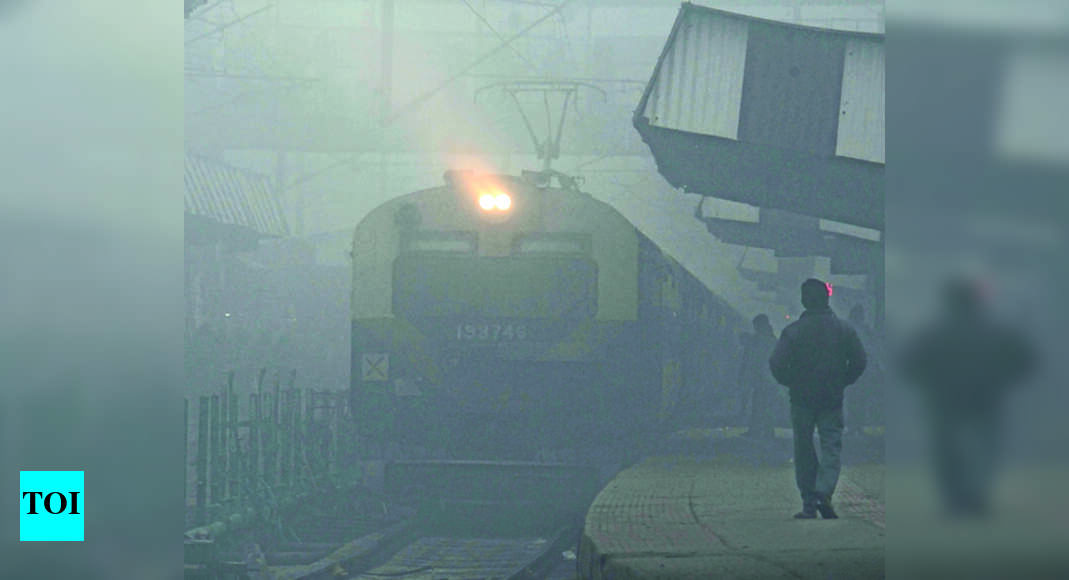 42 trains running late as fog lowers visibility | Patna News - Times of ...