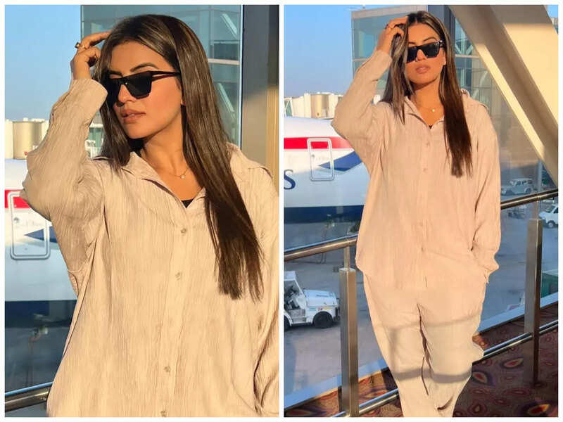 Photos Akshara Singh Walks In A Simple Outfit At The Airport Bhojpuri Movie News Times Of India