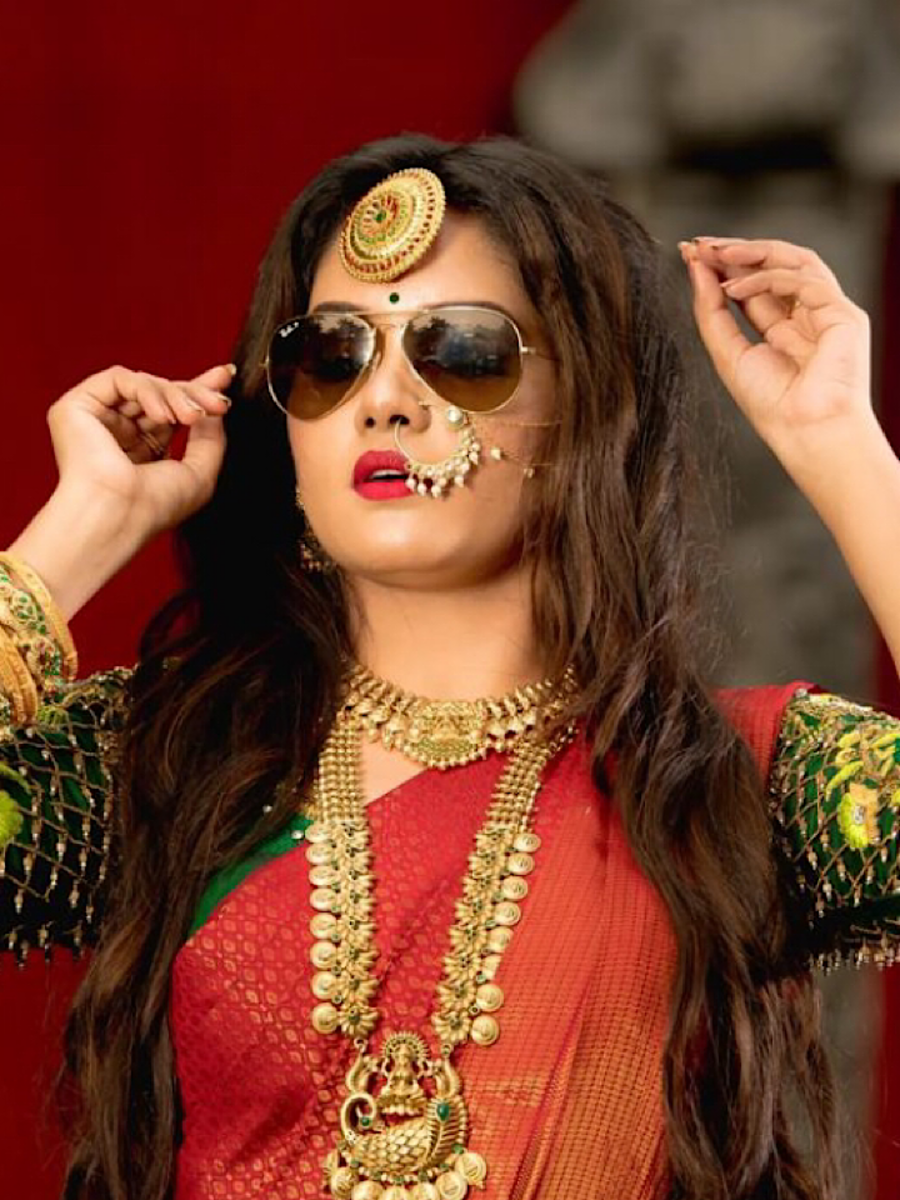 A look at Pandian store fame Sai Gayatri's style book | Times of India