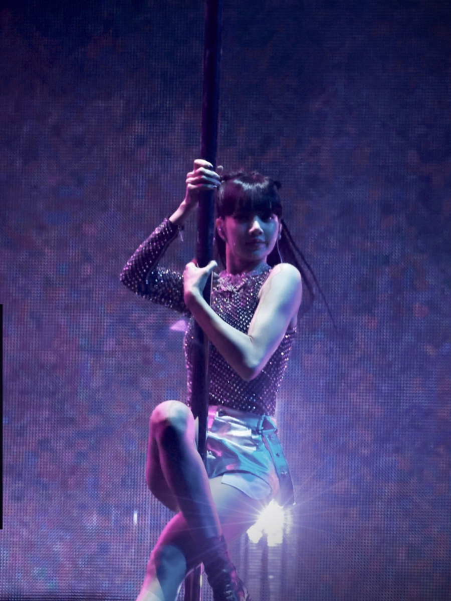 Blackpink's Lisa pole dances during concerts, here's how it can make ...