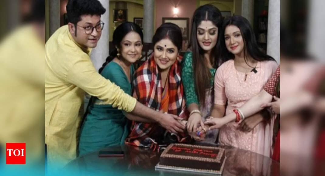 Alta Phoring completes one year on Bengali TV - Times of India