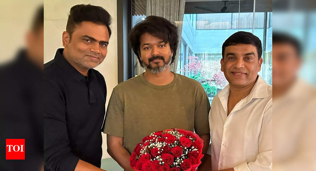 Dil Raju and Vamshi Paidipally meet Vijay to thank the Varisu actor ...