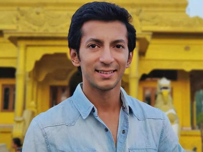 Anshuman Jha sheds weight to look 19 in 'Purano Sei' song from ...