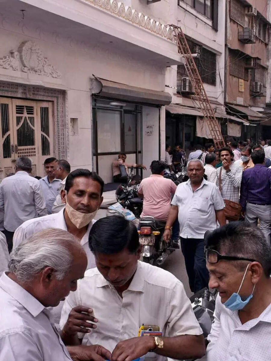 This Surat bazaar trades in diamonds on the street | Times of India