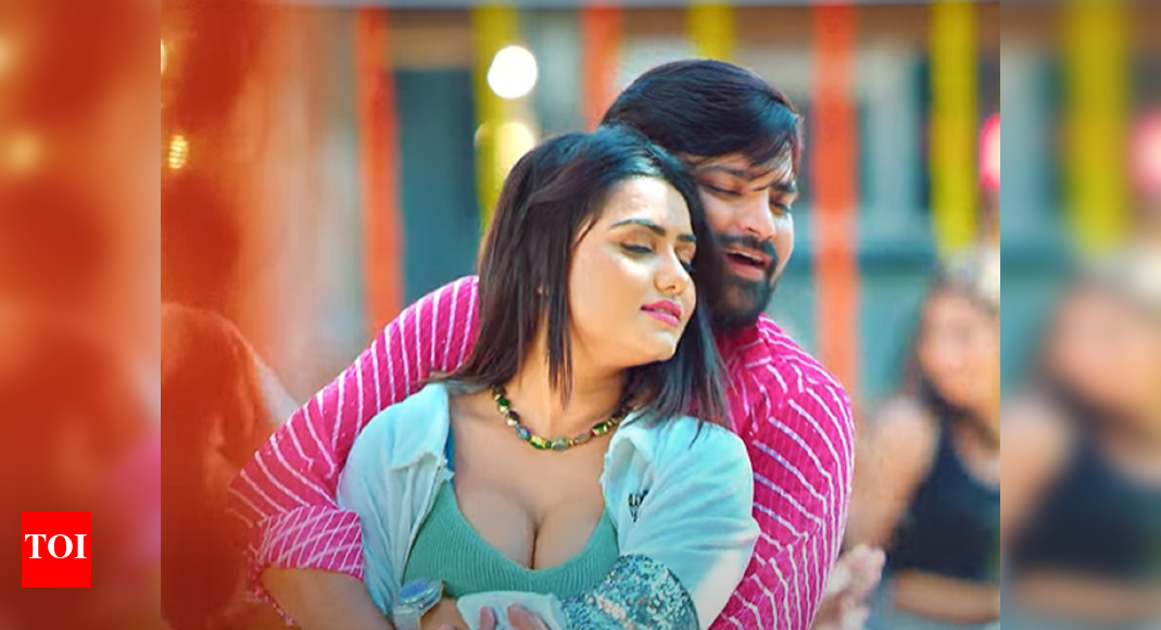 Rakesh Mishra drops a new dance number 'Dante Anguri Dabake' | Bhojpuri Movie News - Times of India