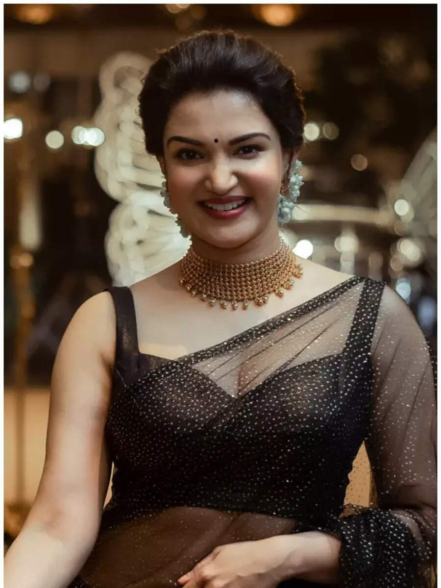 Top 10 Searing Pictures Of Veera Simha Reddy Actress Honey Rose Times Of India