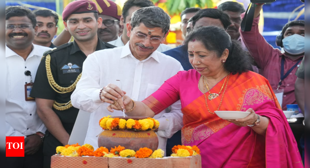 TN governor hosts Pongal festivities; CM, ministers, MPs, MLAs of DMK ...