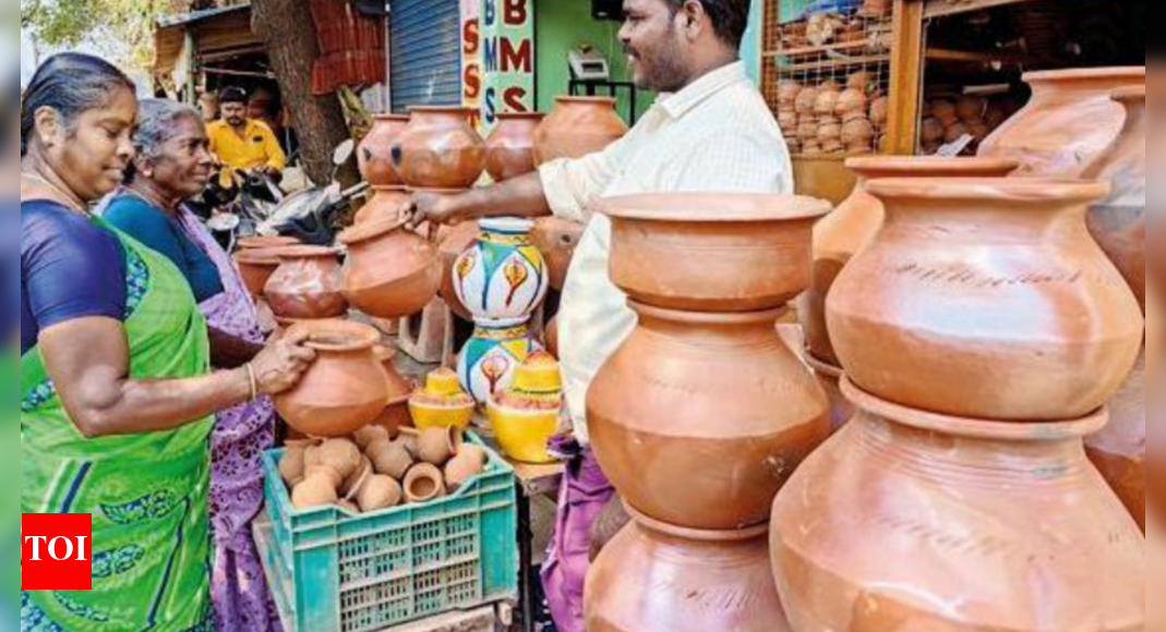 Lukewarm demand upsets clay pot makers in Trichy | Trichy News - The ...